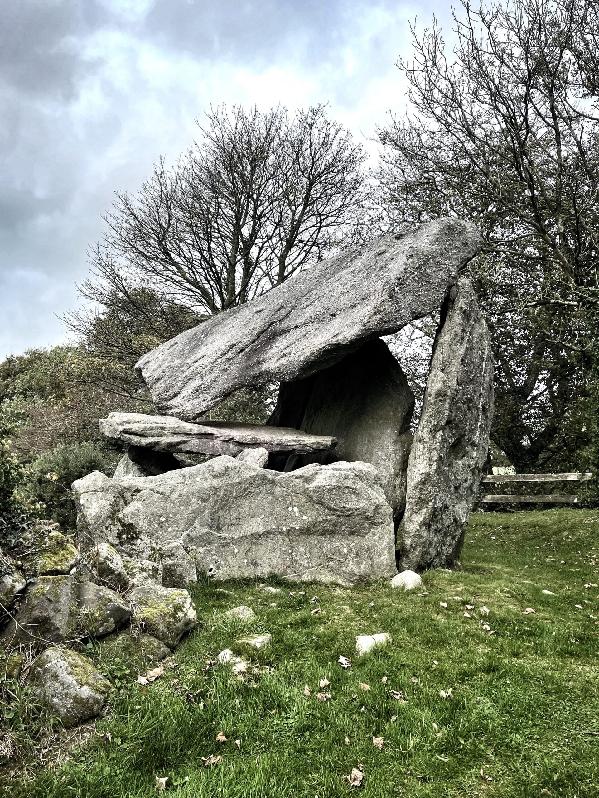 Leac an Scail Dolmen - Tales From The Wood
